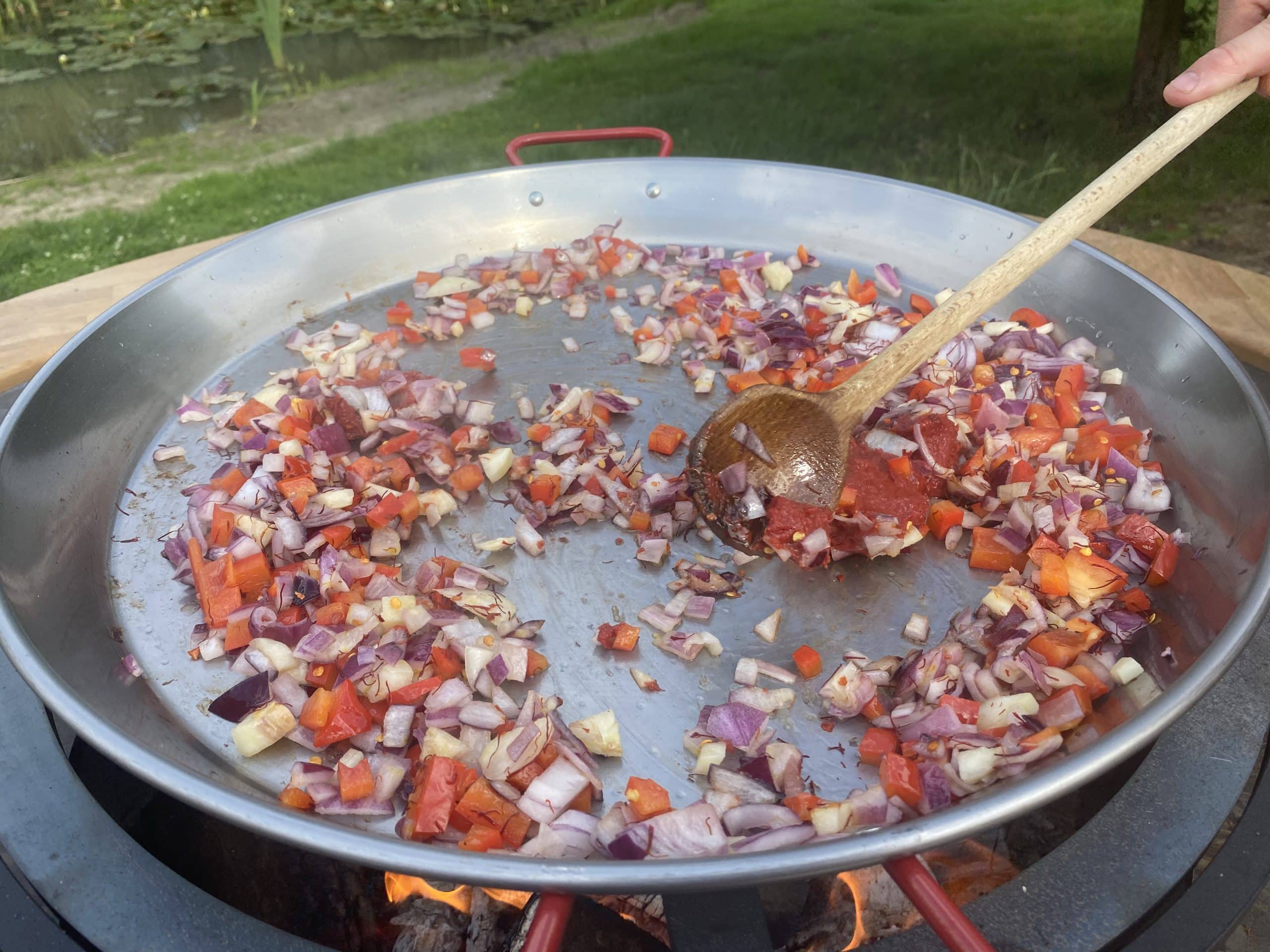 Paella op de Ofyr recept - Koksland.nl
